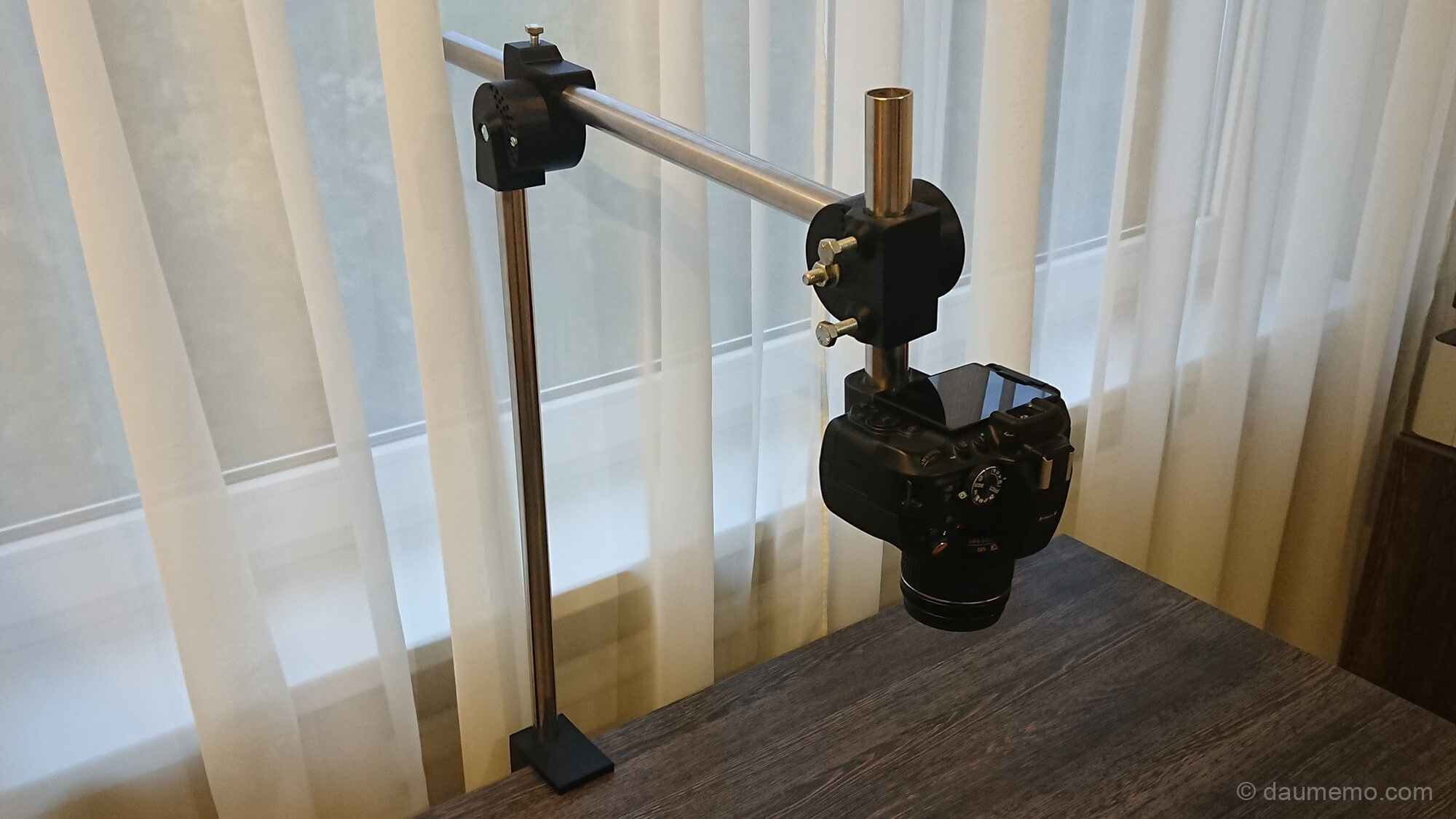 DIY Camera Desk Stand - Daumemo